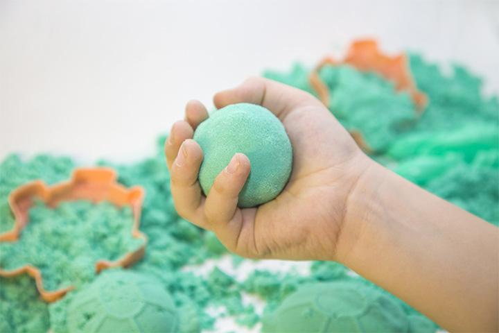 10 Fun And Easy DIY Recipes Of Kinetic Sand For Kids