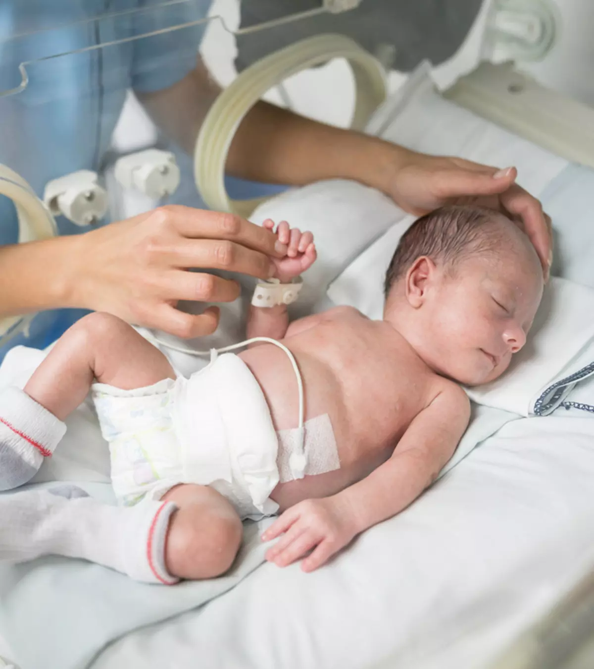 Incubators For Babies In NICU: 5 Vital Types And Uses