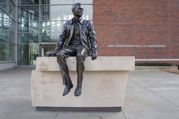 17 Facts And Biography About Neil Armstrong For Kids - UsParenting.com