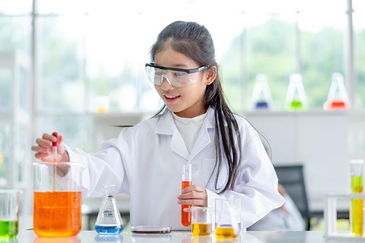 30 Pretend Play Ideas For Kids, And Their Benefits