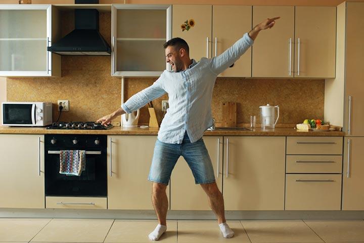 Giving Up On Love: 8 Signs To Look Out For & Ways To Move On